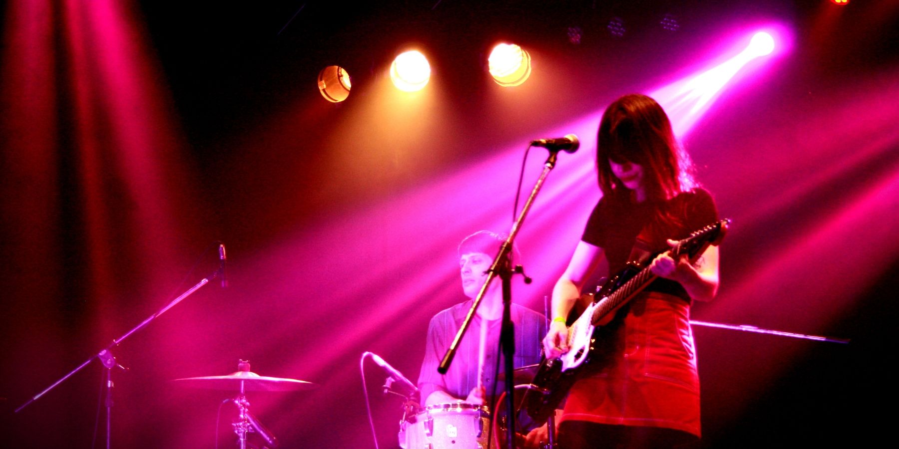 Riel mostró su rock vertiginoso en Xirgu - INDIE CLUB