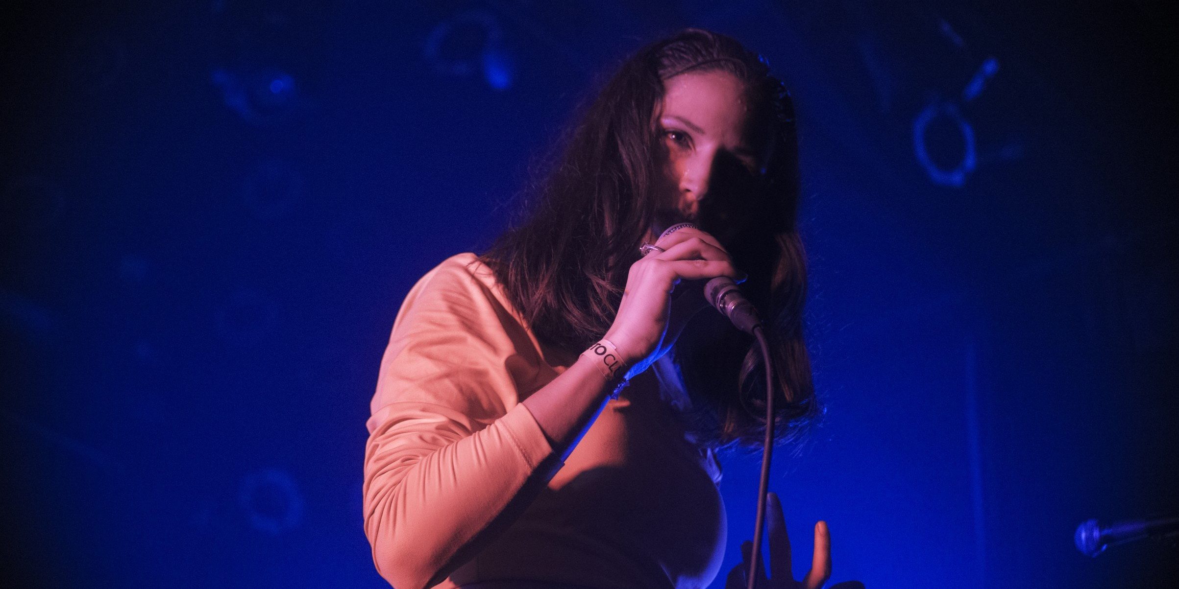 Feli Colina lanzó su esperado álbum, "Feroza" - INDIE CLUB